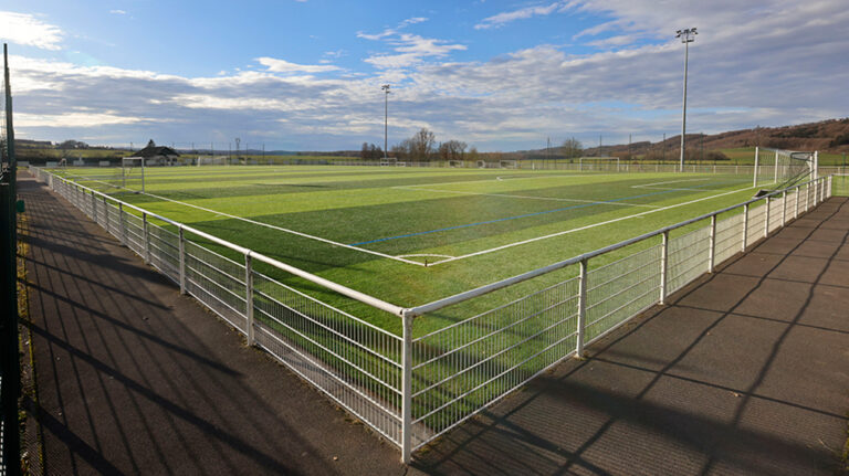 Gennes : nouvelle ère pour le stade de foot